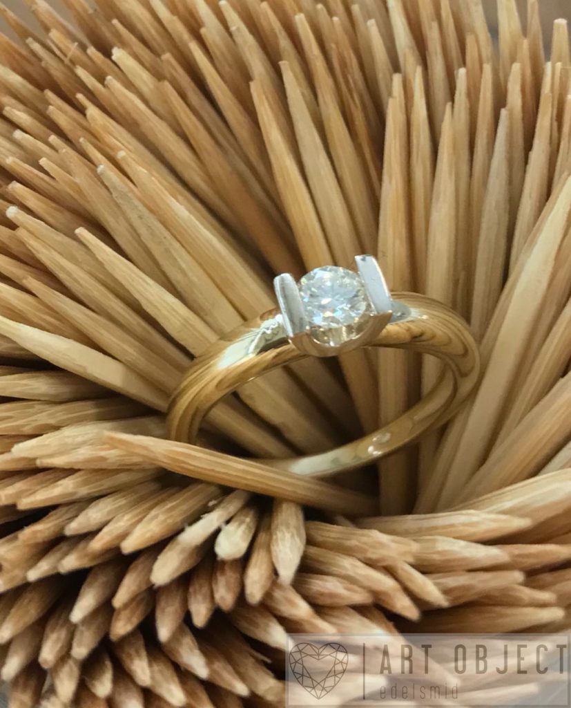 2 ringen gemaakt van oud goud - Artobject